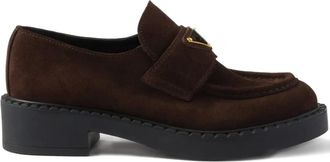 Prada Loafer aus Wildleder mit Triangel-Logo - Braun