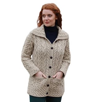 Aran Woollen Mills Lange Merinowolle Aran Knit Chunky Cardigan mit Kragen Umklappen f&uuml;r Damen (Skiddaw, XXL)