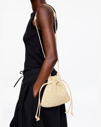 Arket Gewebte Pouch Aus Stroh -Beige