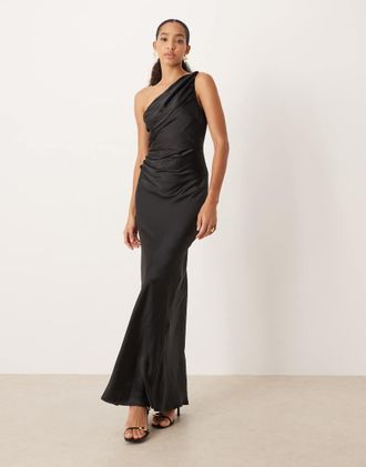 Pretty Lavish Juliet - Linvit&eacute;e - Robe longue asym&eacute;trique en satin fronc&eacute; - Noir