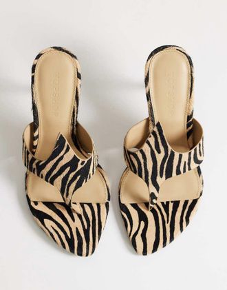 Topshop Nora - Echtleder-Mules mit Fell-Finish, abgeschr&auml;gtem, hohem Absatz und Zebramuster-Neutral
