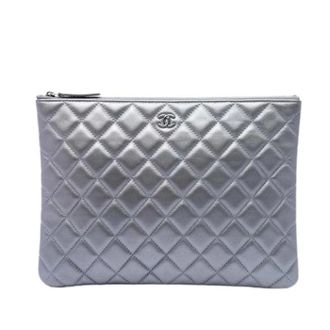Chanel Sac bandouli&egrave;re matelass&eacute; en cuir dagneau m&eacute;tallis&eacute; Pre-owned - Femme - Pre-owned - Gris - Taille: ONE Size