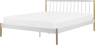 Beliani Minimalistisches Metallbett weiß mit hohem Kopfteil Lattenrost 180x200 cm Maurs