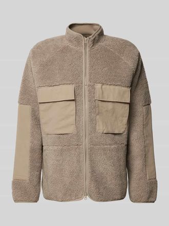 Peak Performance Jacke mit Teddyfell und aufgesetzten Pattentaschen