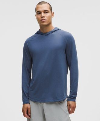 lululemon License to Train Hoodie f&uuml;r M&auml;nner - Gr&ouml;&szlig;e M in Blue Twill