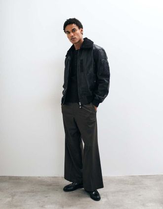 AllSaints Darby Bomberjacke aus Leder mit Faux-Fur-Kragen in Schwarz