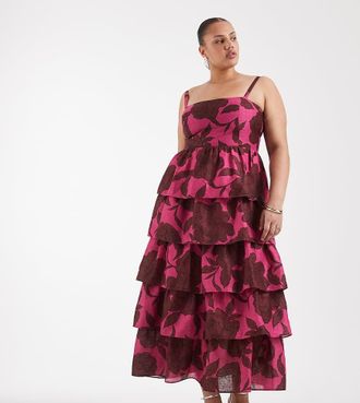 Pretty Lavish Curve Maxi-Tr&auml;gerkleid aus rosa Leinenmix mit gestuftem Rock und Blumenmuster in Braun