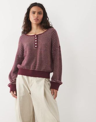 Abercrombie & Fitch pull en maille m&eacute;lange laine &agrave; col henley &agrave; rayures rouges