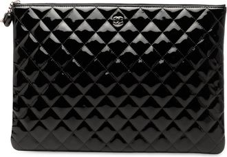 Chanel Clutches - Large Quilted Patent O Case Clutch - Gr. unisize - in Schwarz - f&uuml;r Damen