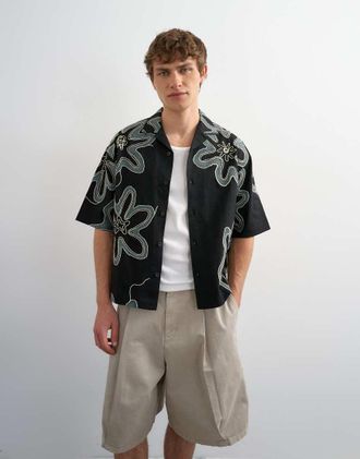 Topman Kastiges Hemd aus schwerem Jersey in Schwarz mit durchgehender Blumenapplikation