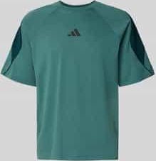 adidas T-Shirt mit Label-Print