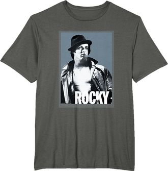 Rocky Lederjacke und Fedora mit Logo T-Shirt