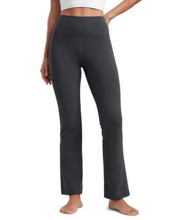 CRZ YOGA Damen Butterluxe Yogahose Schlaghose High Waist Blickdicht Flared Leggings - 74cm Bootcut Bootleg Soft Sporthose Mysteriöses Grau 38