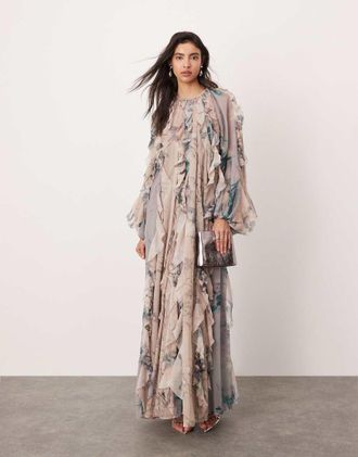Asos Robe longue en mousseline &agrave; imprim&eacute; fleurs et volants avec bords effiloch&eacute;s et manches ballon - Cr&egrave;me-Multicolore