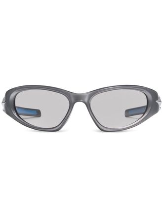 Gentle Monster lunettes de soleil Paradoxx G4 &agrave; monture enveloppante - Gris