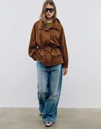 Stradivarius Mittellanger Parka aus Wildlederimitat in Braun-Brown