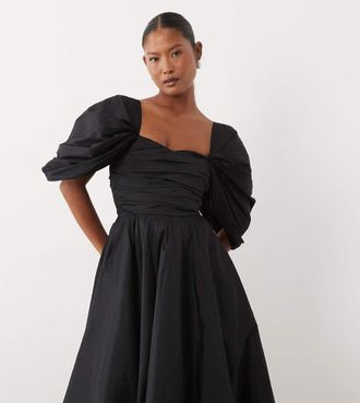Lace & Beads Petite Robe en taffetas avec manches bouffantes et d&eacute;collet&eacute; en coeur - Noir