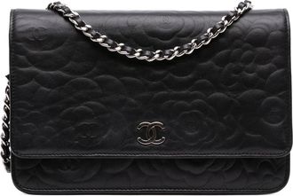 Chanel Hobo Bags - CC Embossed Lambskin Camellia Wallet On Chain - Gr. unisize - in Schwarz - f&uuml;r Damen