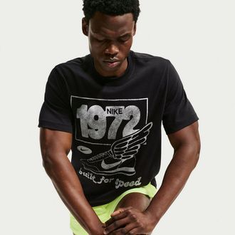 Nike Laufshirt Nike Mens Dri-FIT T-Shirt mit Dri-FIT-Technologie, aus Baumwolle und Polyester, sportlicher Stil