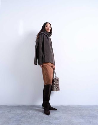 Topshop Gestreifter Oversize-Strickpullover in Schokobraun mit Schal-Brown