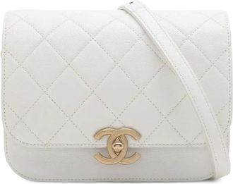 Chanel 2021-2025 CC Flap Umhängetasche aus gestepptem Kaviarleder - Weiß