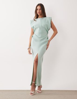 Asos Robe longue en imitation n&eacute;opr&egrave;ne avec taille fronc&eacute;e et &eacute;paules structur&eacute;es - Sauge-Vert