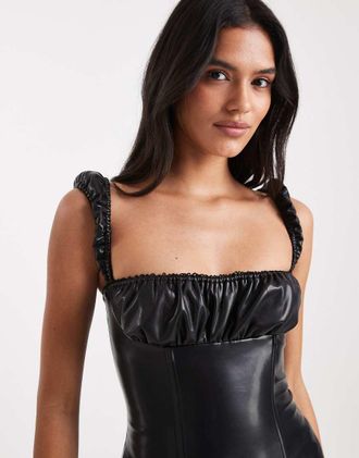 WeWoreWhat Top corset en similicuir avec bonnets pr&eacute;form&eacute;s &agrave; fronces - Noir