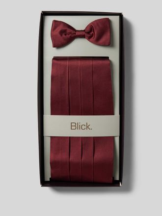 Blick. Kummerbund aus Seide mit Fliege