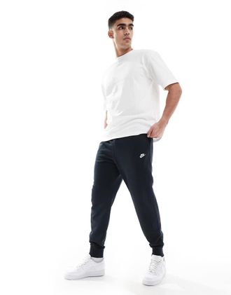 Nike Club - Jogger en fausse fourrure avec chevilles resserr&eacute;es - Noir