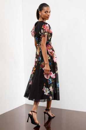 Lipsy Midikleid Lipsy Ausgestelltes Chiffon-Midikleid, Regular (1-tlg)