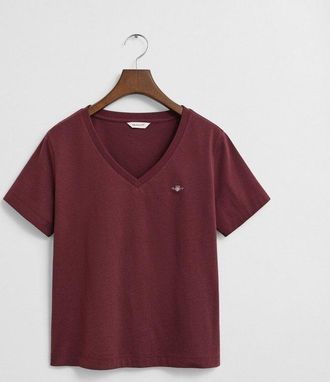 GANT T-Shirt REG SHIELD KA V-NECK T-SHIRT mit einer kleinen Logostickerei auf der Brust