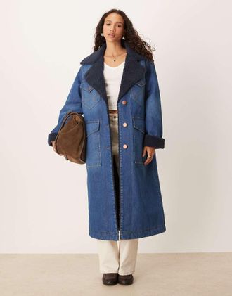 Wrangler Trench-coat long en jean avec doublure imitation peau de mouton - Bleu fonc&eacute; d&eacute;lav&eacute;-Bleu marine