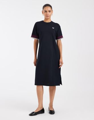 Fred Perry Robe t-shirt en piqu&eacute; avec poignets contrastants - Bleu marine