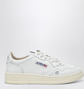 Autry Medalist Low sneakers in white leather with shell detail