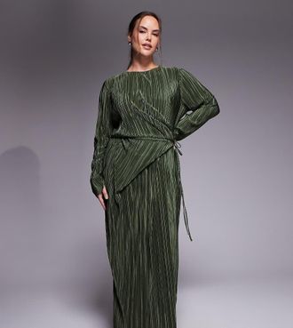 Asos Curve ASOS DESIGN Curve - Lang&auml;rmliges, plissiertes Wickel-Maxikleid in Khaki mit Taillenschn&uuml;rung-Gr&uuml;n