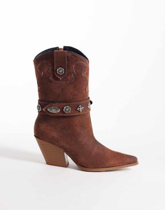 Azalea Wang Azalea Wang - Neith - Mittelhohe Western-Stiefeletten aus Wildleder in Orange mit verziertem G&uuml;rtel