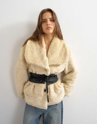 Topshop Manteau imitation peau de mouton avec ceinture - Cr&egrave;me-Blanc