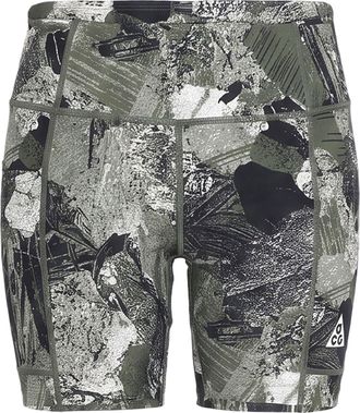 Nike HOSEN & R&Ouml;CKE - Shorts & Bermudashorts auf YOOX.COM