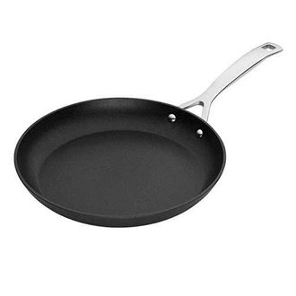 LE CREUSET Poêle Anti-Adhérente en Aluminium Forgé, 22 cm, Anthracite/Argenté,51112220010002