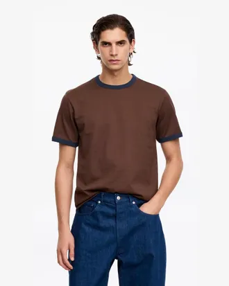 Arket K&ouml;rpernahes T-Shirt -Braun