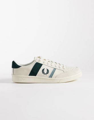 Fred Perry B725 - Baskets en daim avec logo et bandes ray&eacute;es - &Eacute;cru-Neutre