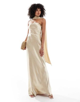 Six Stories Linvit&eacute;e - Robe longue en satin avec foulard en mousseline - Dor&eacute; clair