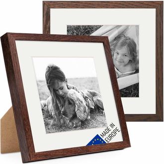 Photolini Echtholz-Bilderrahmen 20x20 cm mit Passepartout 14x14 cm, Eiche Dunkel, Holzrahmen Made in EU, bruchsicheres Acrylglas, zum Aufh&auml;ngen & Aufstellen, ex