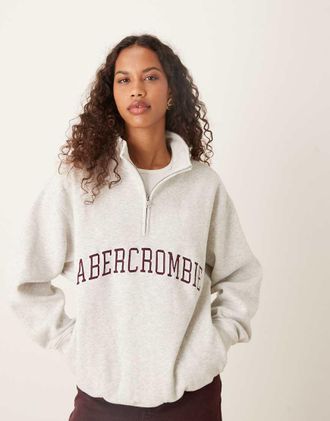 Abercrombie & Fitch Sweat en polaire à col zippé et logo sur le devant - Gris
