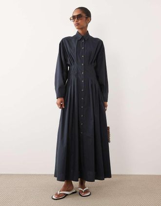 Asos Robe chemise longue &agrave; d&eacute;tail cintr&eacute; - Bleu marine