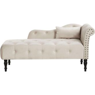 Beliani Chaiselongue Rechtsseitig Hellbeige Samtstoff mit Kissen Hohe R&uuml;ckenlehne Armlehnen Gedrechselte Holzf&uuml;&szlig;e Nieten Kn&ouml;pfe Retro Chesterfield