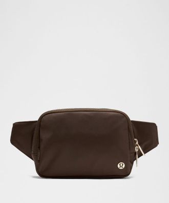 lululemon Grand sac de ceinture Everywhere 2 L - Gold