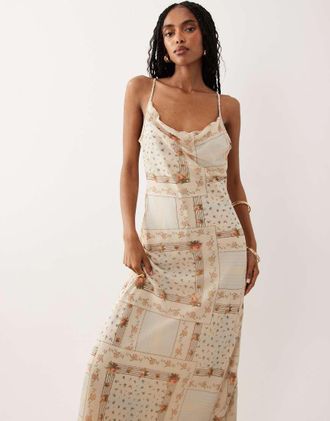 Miss Selfridge Robe mi-longue en mousseline &agrave; fleurs avec col b&eacute;nitier-multicolore