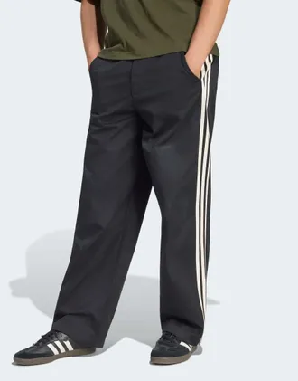 adidas Originals Hose mit 3 Streifen und Falten in Schwarz