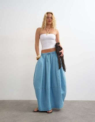 Topshop Jupe longue et bouffante &agrave; enfiler en denim d&eacute;lav&eacute;-Bleu